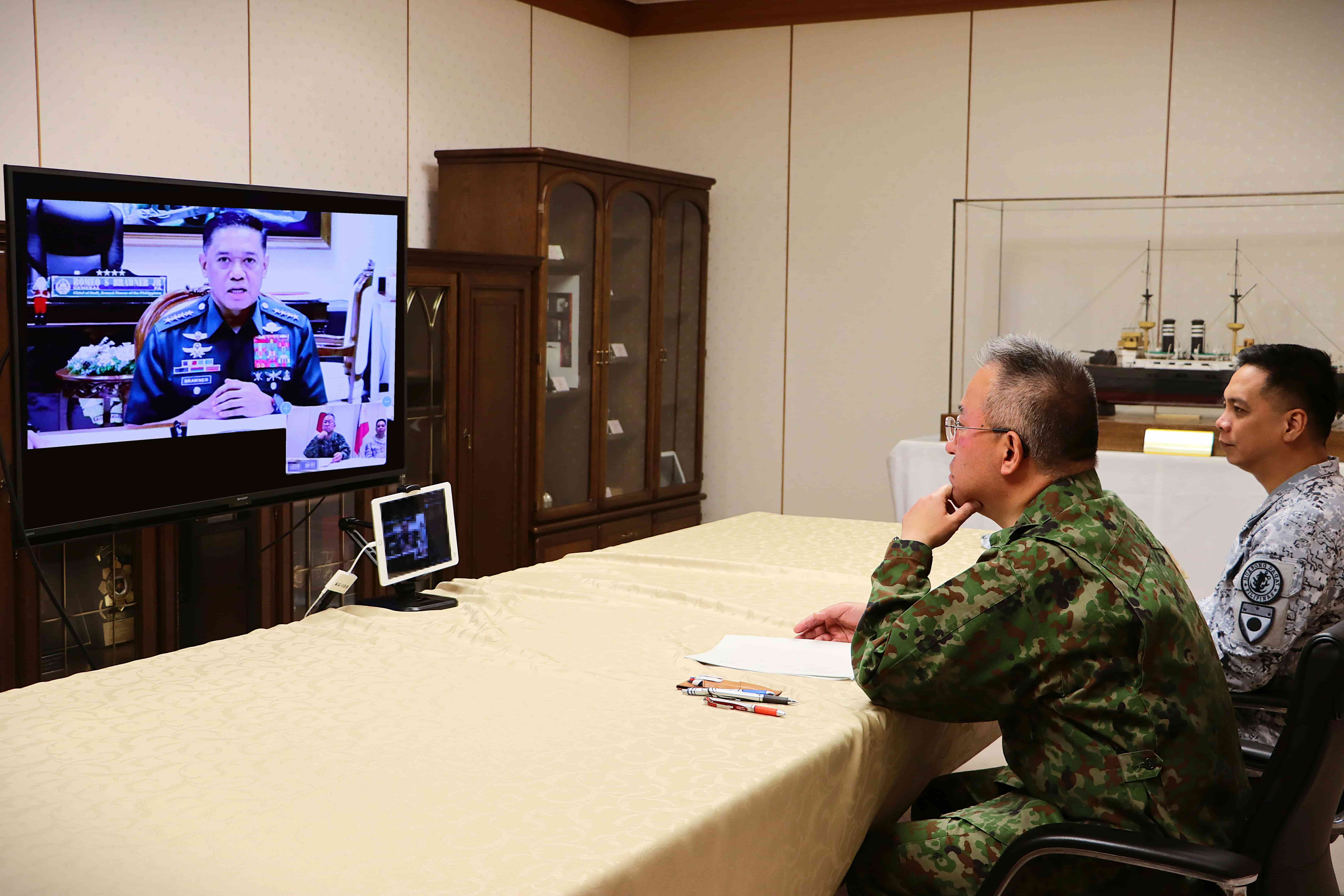 吉田統幕長がブラウナー・フィリピン国軍参謀総長とVTC会談（12月9日）｜Jディフェンスニュース（自衛隊・防衛省のニュース）